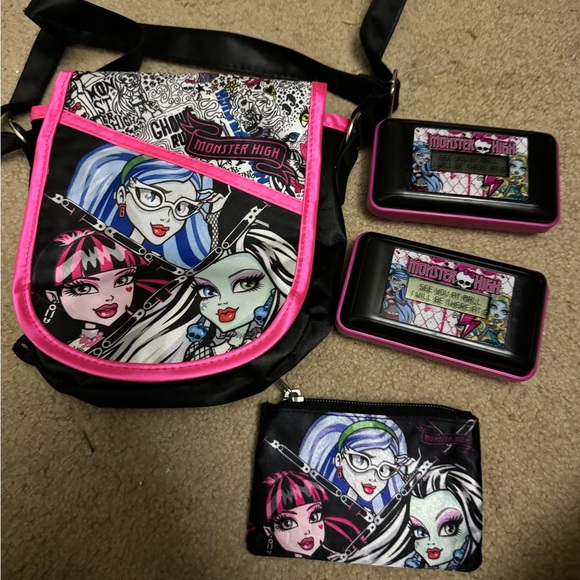 monster high | Toys | Monster High Pink And Black Bag Set | Poshmark